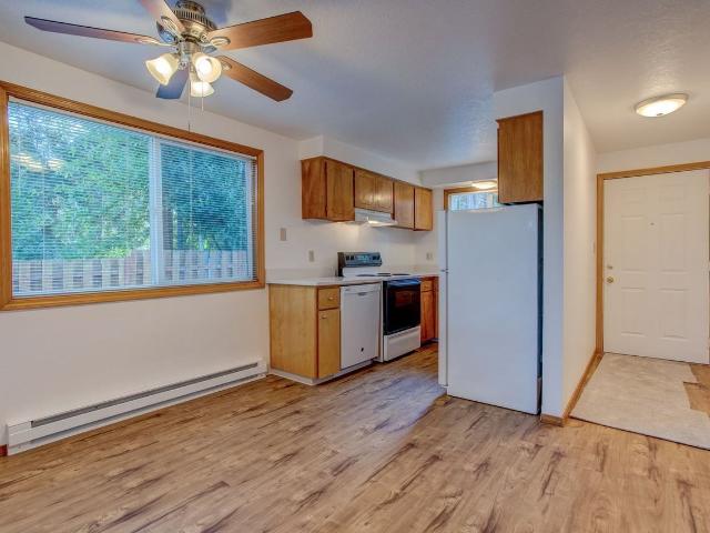 Columbia Vista Apartments 2 Bedroom Apartment for Rent at 12240 Ne Siskiyou St, Portland, OR 97230 Russell