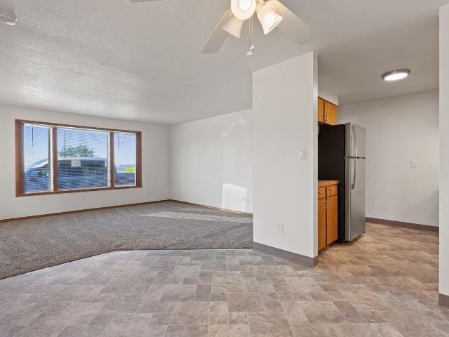 Columbia Vista Apartments 2 Bedroom Apartment for Rent at 12240 Ne Siskiyou St, Portland, OR 97230 Russell