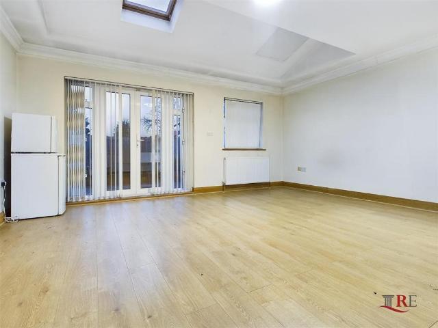 Columbia Avenue, Edgware, HA8 5DQ House share to rent £1,095 pcm £253 pw