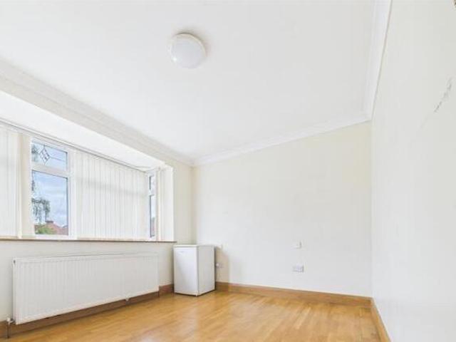 Columbia Avenue, Edgware, House Share For