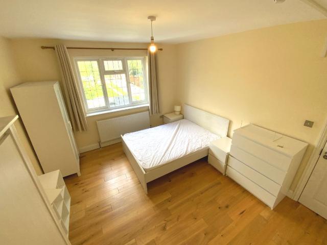 Columbia Avenue, Worcester Park KT4, Room to rent, £750 pcm | PrimeLocation