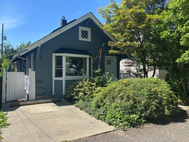 Columbia City Dream: Craftsman with Deck & Private Yard