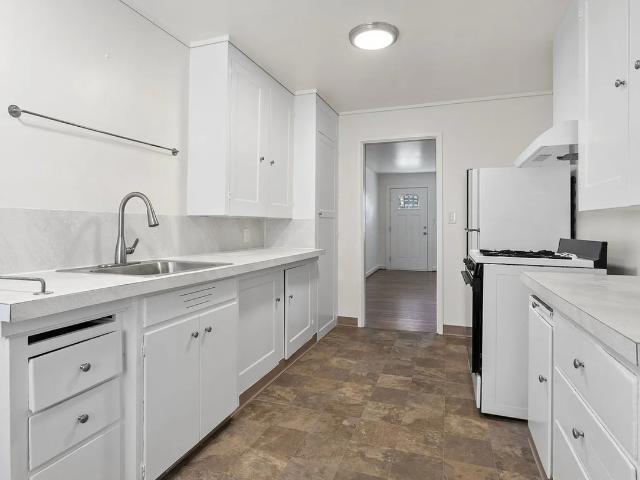 Columbia Court Apartments 2 Bedroom Apartment for Rent at 904 W 21st St, Vancouver, WA 98660 Hough