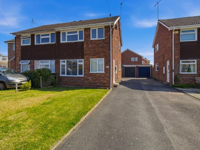 Columbia Drive, Worcester WR2 3 bed semi detached house to rent £1,295 pcm £299 pw