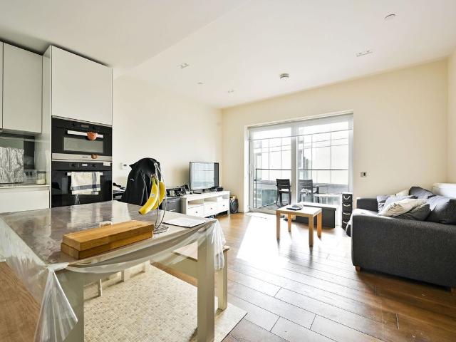 Columbia Gardens, Earls Court, London SW6, 1 bed flat to rent, £4,312 pcm | PrimeLocation