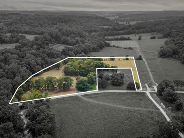 Columbia Rd, Dickson, TN 37055