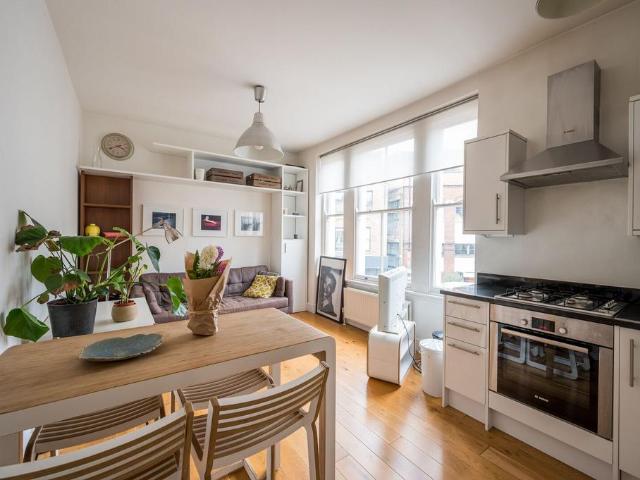Columbia Road, E2, Columbia Road. 1 bed flat to rent £3,000 pcm £692 pw