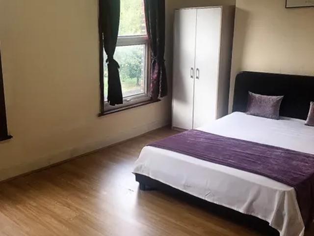 Colvin's Florist, 53 Burdett Road, London, E3 4TN, United Kingdom | 4 bed house for rent #154575167 | Rentberry