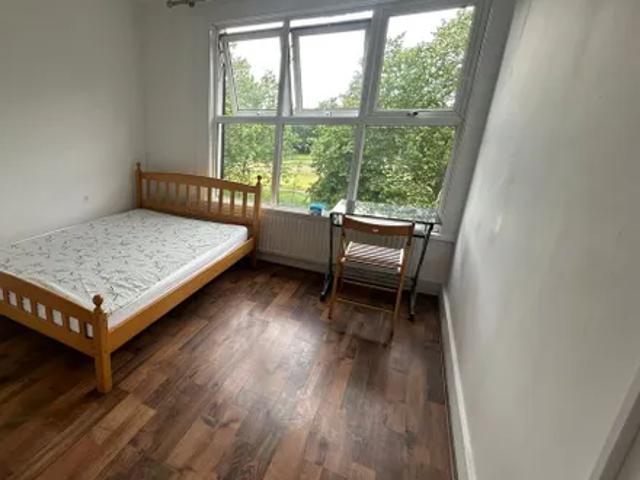 Colvin's Florist, 53 Burdett Road, London, E3 4TN, United Kingdom | Room for rent #118062161 | Rentberry