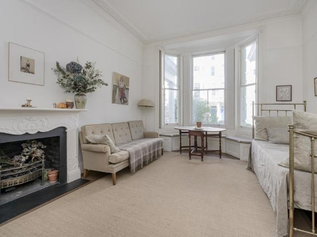 Colville Terrace, Notting Hill, UK, W11 2 bed flat to rent £3,200 pcm £738 pw