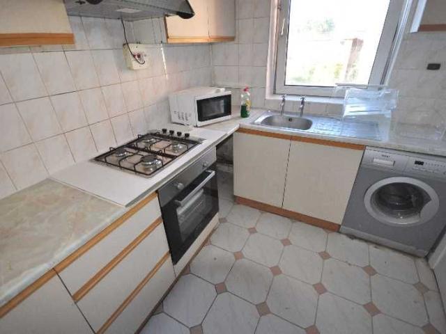 Colville Estate, Hoxton N1, 3 bed flat to rent, £3,033 pcm | PrimeLocation