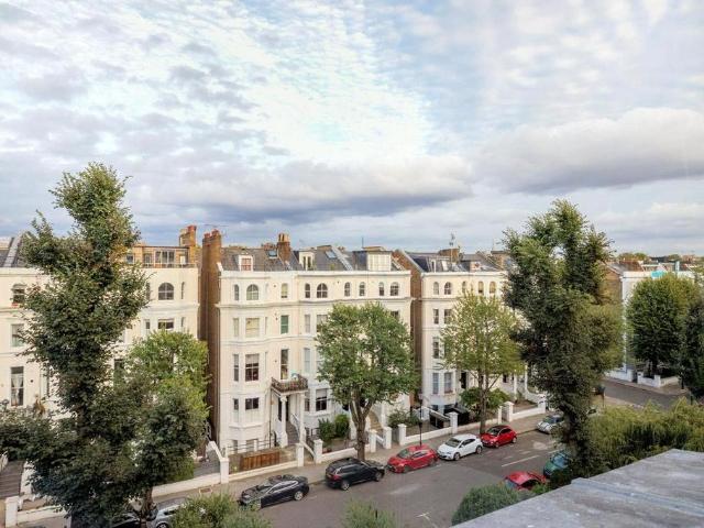 Colville Gardens, London, W11 Studio to rent £2,750 pcm £635 pw