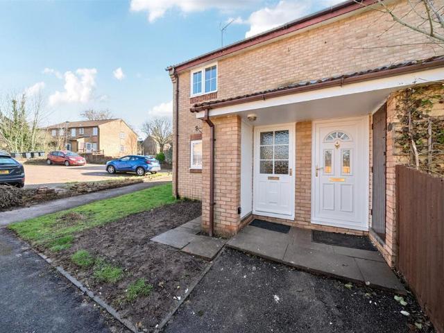 Colwell Gardens, Haywards Heath, RH16 2 bed flat to rent £1,195 pcm £276 pw