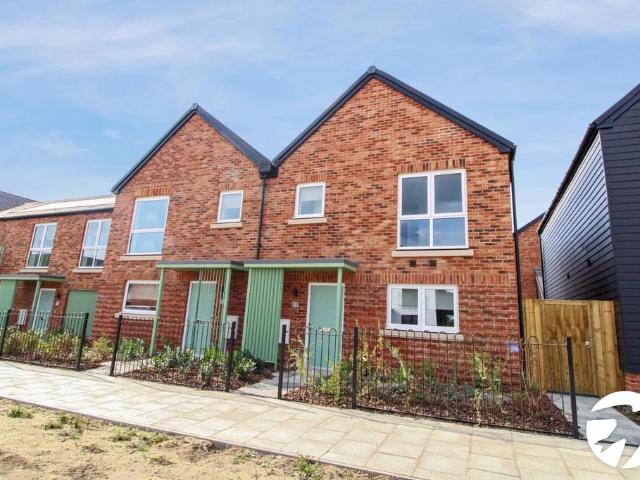 Colyer Drive, Alkerden, Ebbsfleet. 3 bed end of terrace house to rent £2,325 pcm £537 pw