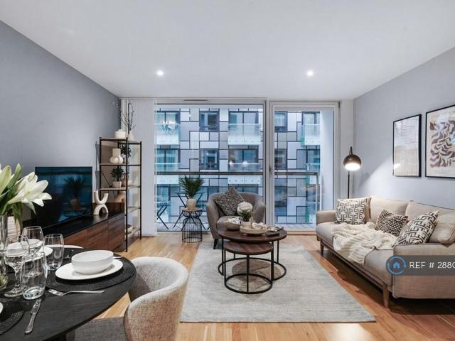 Colbalt Point, London, E14 1 bed flat to rent £4,400 pcm £1,015 pw