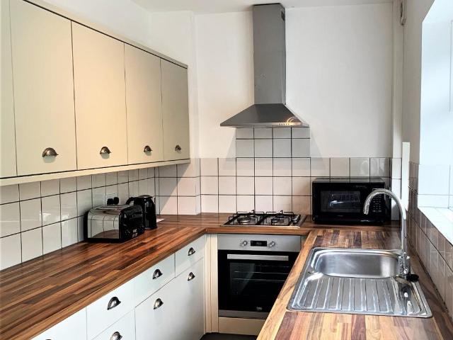 Colbourne Avenue, Brighton BN2 5 bed semi detached house to rent £2,950 pcm £681 pw