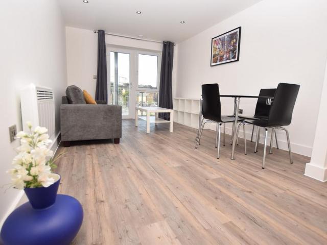 Colchester CO2 1 bed apartment to rent £1,000 pcm £231 pw