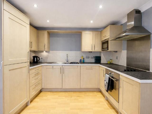 Colchester CO2 1 bed apartment to rent £1,000 pcm £231 pw