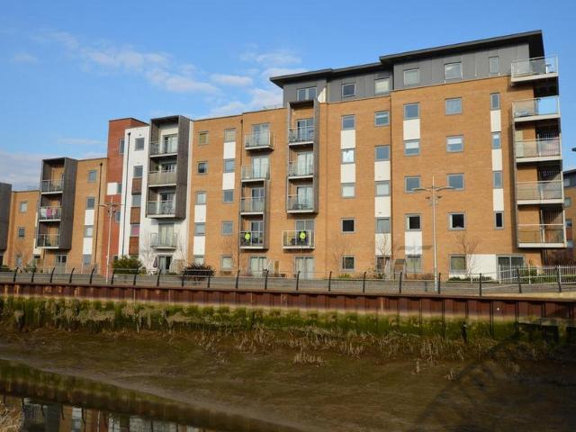 Colchester CO2 1 bed apartment to rent £1,000 pcm £231 pw