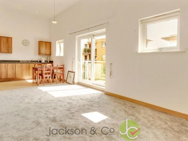 Colchester CO2 2 bed apartment to rent £6,067 pcm £1,400 pw