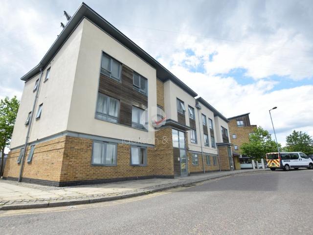 Colchester CO2 2 bed apartment to rent £1,275 pcm £294 pw