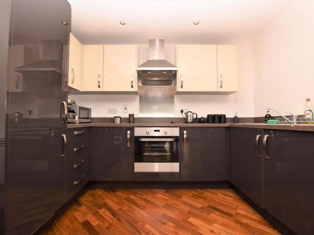 Colchester CO2 2 bed apartment to rent £1,550 pcm £358 pw