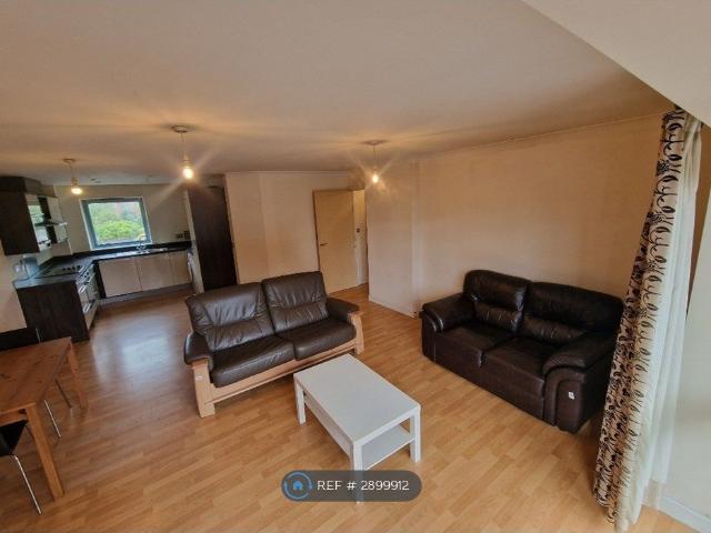 Colchester, Essex CO2, 2 bed flat to rent, £1,500 pcm | PrimeLocation