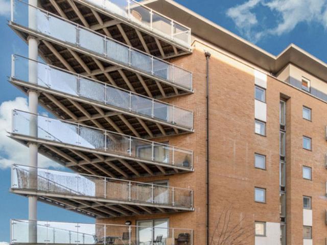Colchester, Essex CO2, 2 bed flat to rent, £1,250 pcm | PrimeLocation