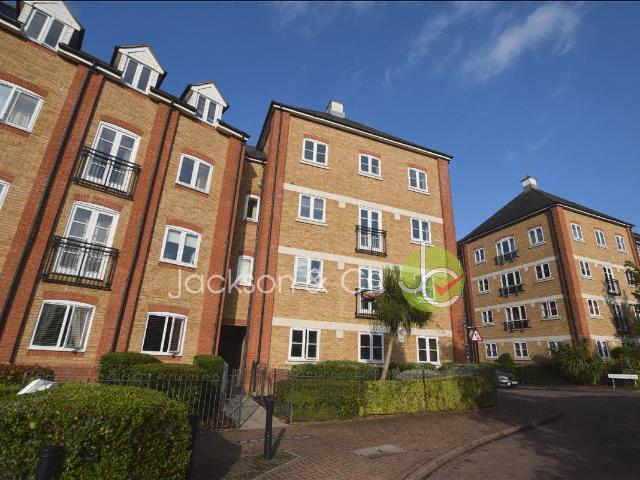 Colchester, Essex CO2, 2 bed flat to rent, £1,300 pcm | PrimeLocation