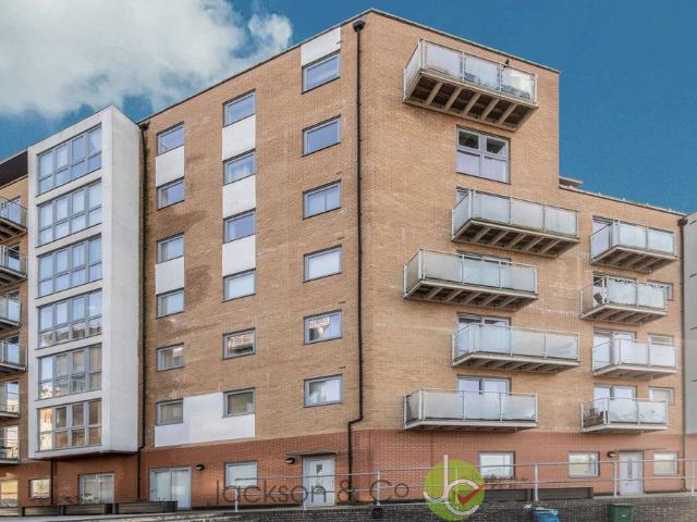 Colchester, Essex CO2, 2 bed flat to rent, £1,300 pcm | PrimeLocation