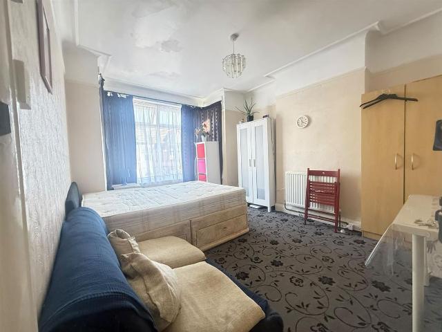 Colchester Road, London E10, 1 bed flat to rent, £1,500 pcm | PrimeLocation