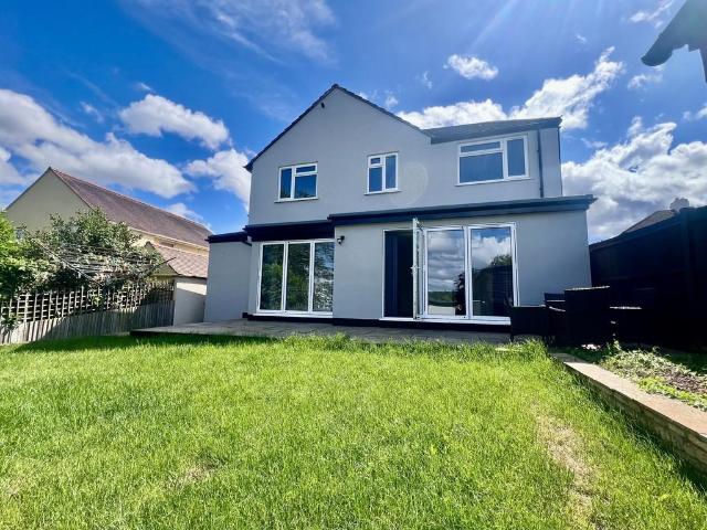Colchester Road, Northwood HA6 5 bed detached house to rent £3,900 pcm £900 pw