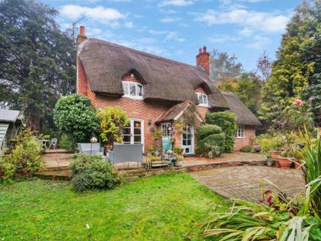 Cold Ash Hill, Cold Ash, 4 Bedroom Detached