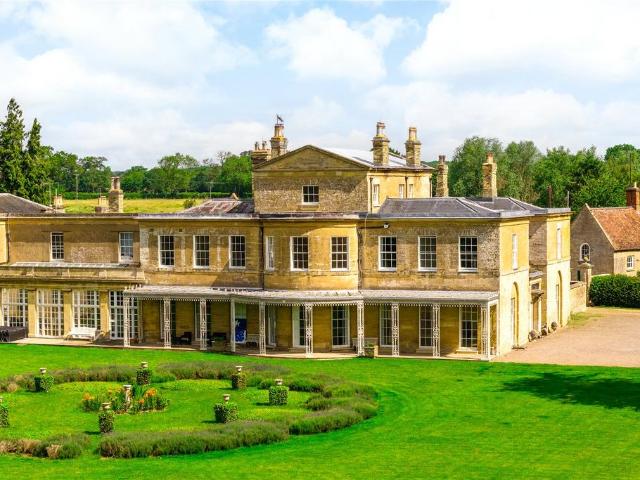 Cold Brayfield, Olney. 4 bed apartment to rent £2,500 pcm £577 pw