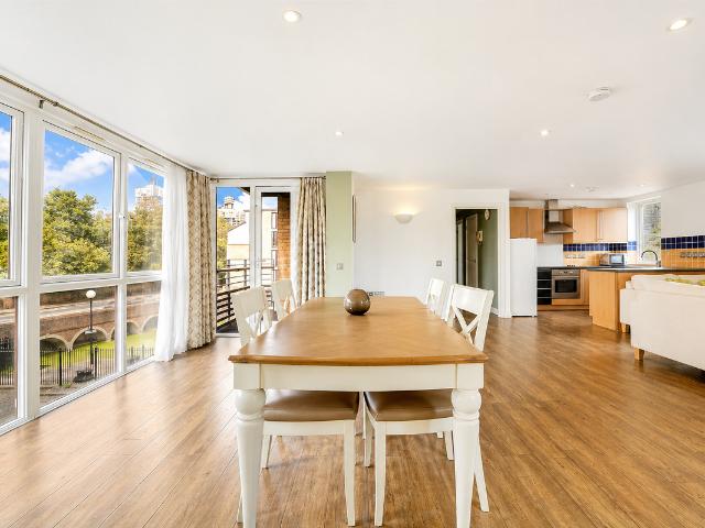 Cold Harbour, London E14, 2 bed flat to rent, £2,500 pcm | PrimeLocation