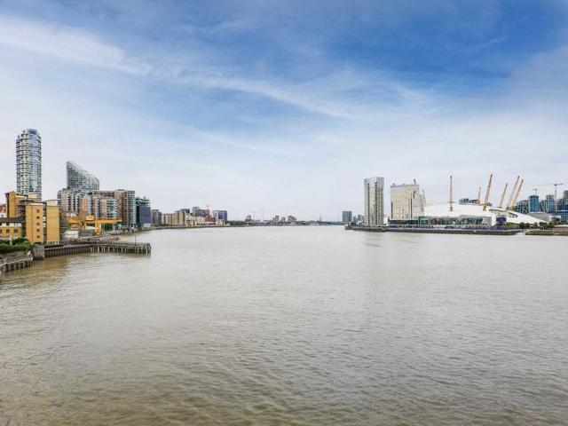 Cold Harbour, London E14 Studio to rent £1,950 pcm £450 pw