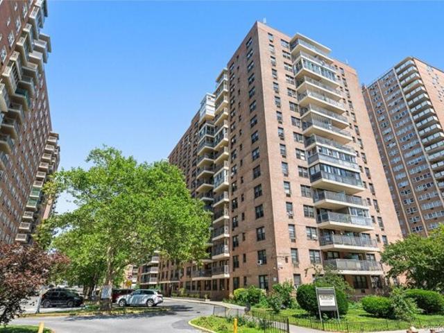 Colden St Unit J, Flushing, Property For Sale