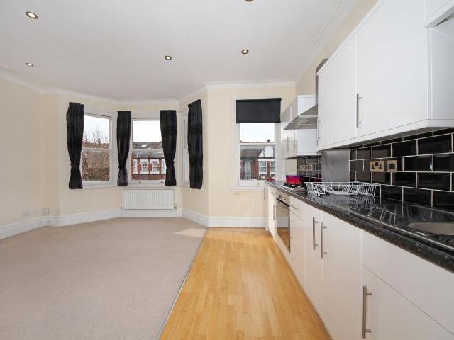 Coldershaw Road W13, 2 bed flat to rent, £1,950 pcm | PrimeLocation
