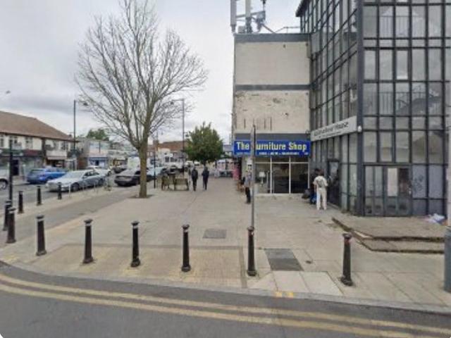 Coldharbour Lane, Hayes UB3, 2 bed flat to rent, £1,700 pcm | PrimeLocation