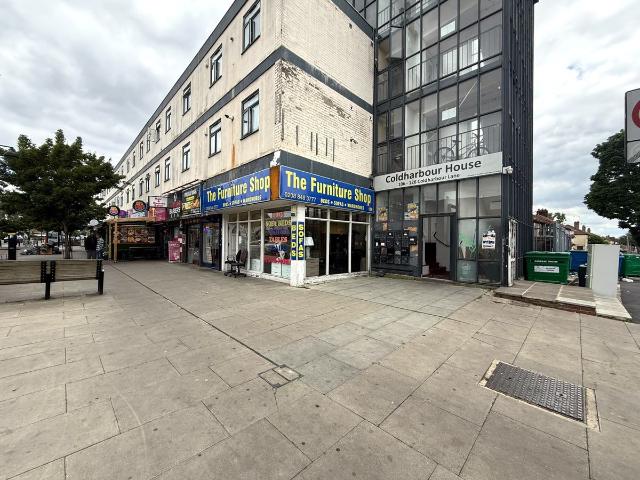 Coldharbour Lane, Hayes UB3, 2 bed flat to rent, £1,800 pcm | PrimeLocation