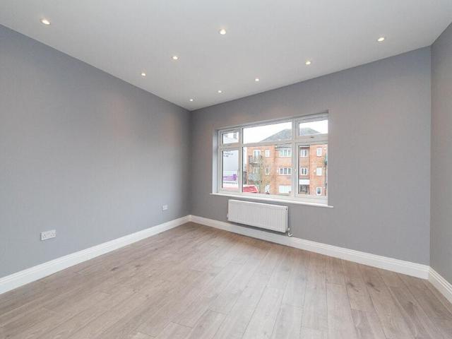 Coldharbour Lane, London UB3 2 bed maisonette to rent £1,750 pcm £404 pw