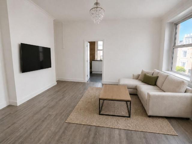Coldharbour Lane, London, SE5 2 bed flat to rent £2,150 pcm £496 pw