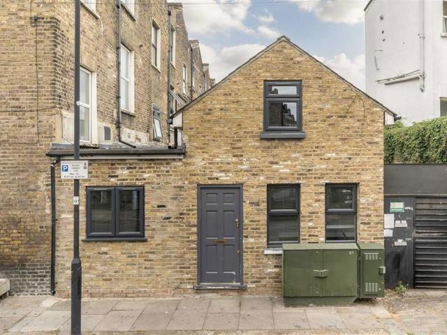 Coldharbour Lane, London SE5 2 bed maisonette to rent £2,350 pcm £542 pw