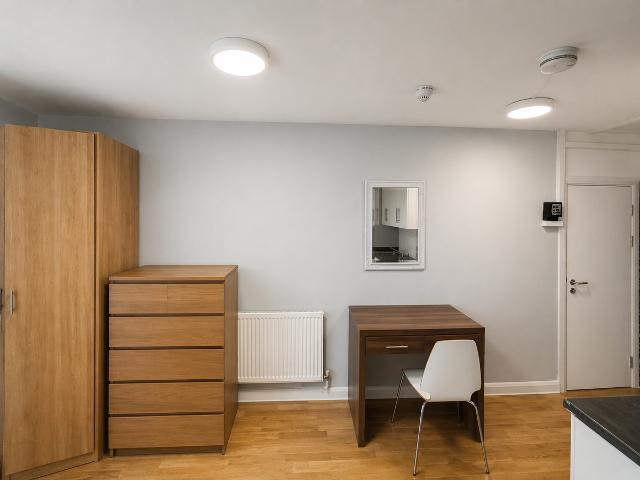 Coldharbour Lane, London SW9, Studio to rent, £1,150 pcm | PrimeLocation