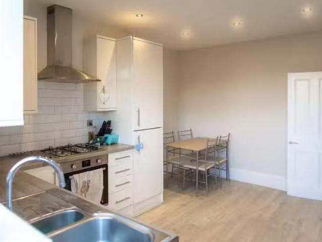 Coldharbour Lane, SE5 9PY 4 bed flat to rent £3,350 pcm £77.