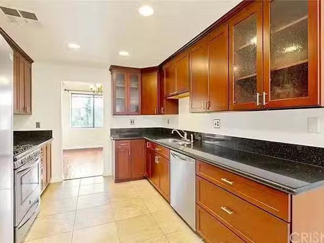 Coldwater Canyon Ave, Studio City, CA 91604