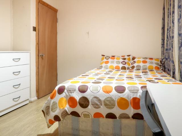 Colebert Avenue, London E1, Room to rent, £815 pcm | PrimeLocation