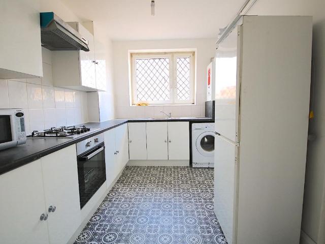 Colebert Avenue, London E1, 4 bed flat to rent, £4,000 pcm | PrimeLocation