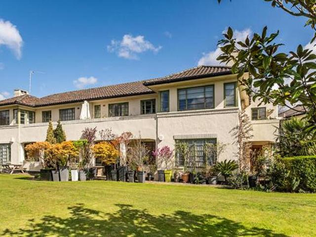 Colebrook Close, London, 3 Bedroom Flat