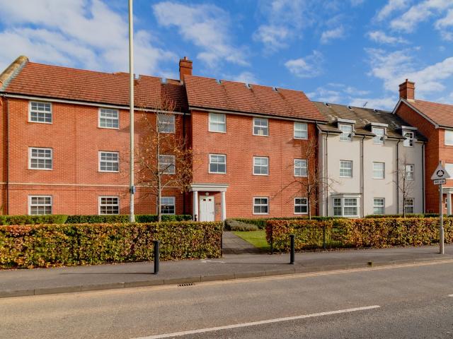 Colebrook House, Ashville Way, Wokingham RG41, 2 bed flat to rent, £1,400 pcm | PrimeLocation